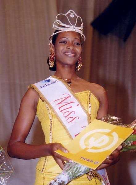 Nadia Ewé sacrée Miss Bénin 2004