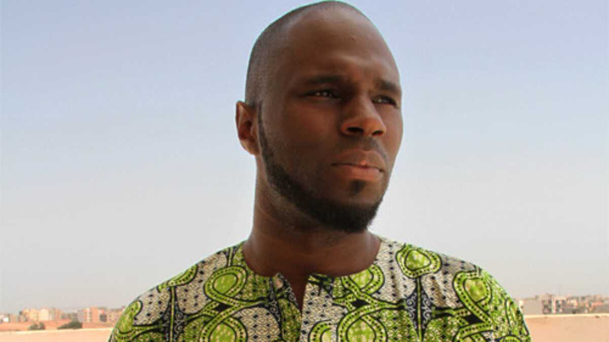 Kémi Séba s’installe à Dakar