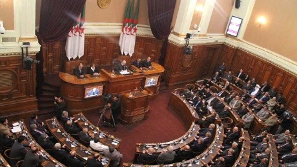 Algérie : fin des consultations pour une révision de la Constitution