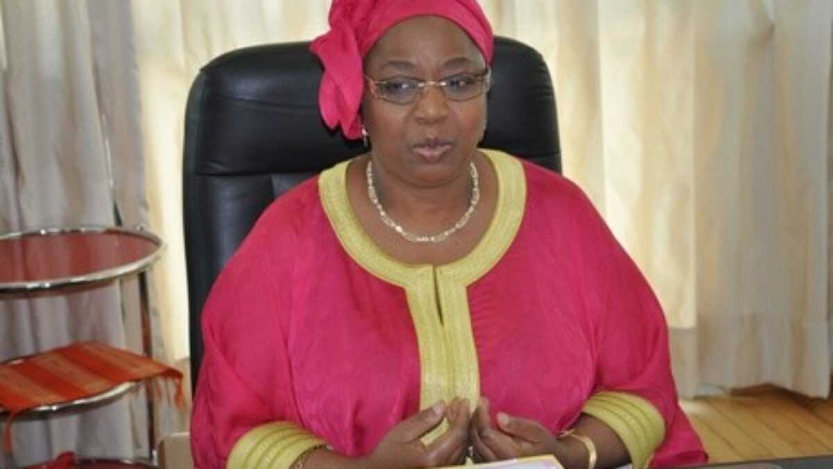 Eva Coll Seck : "pourquoi le Sénégal a fermé ses frontières" face à Ebola