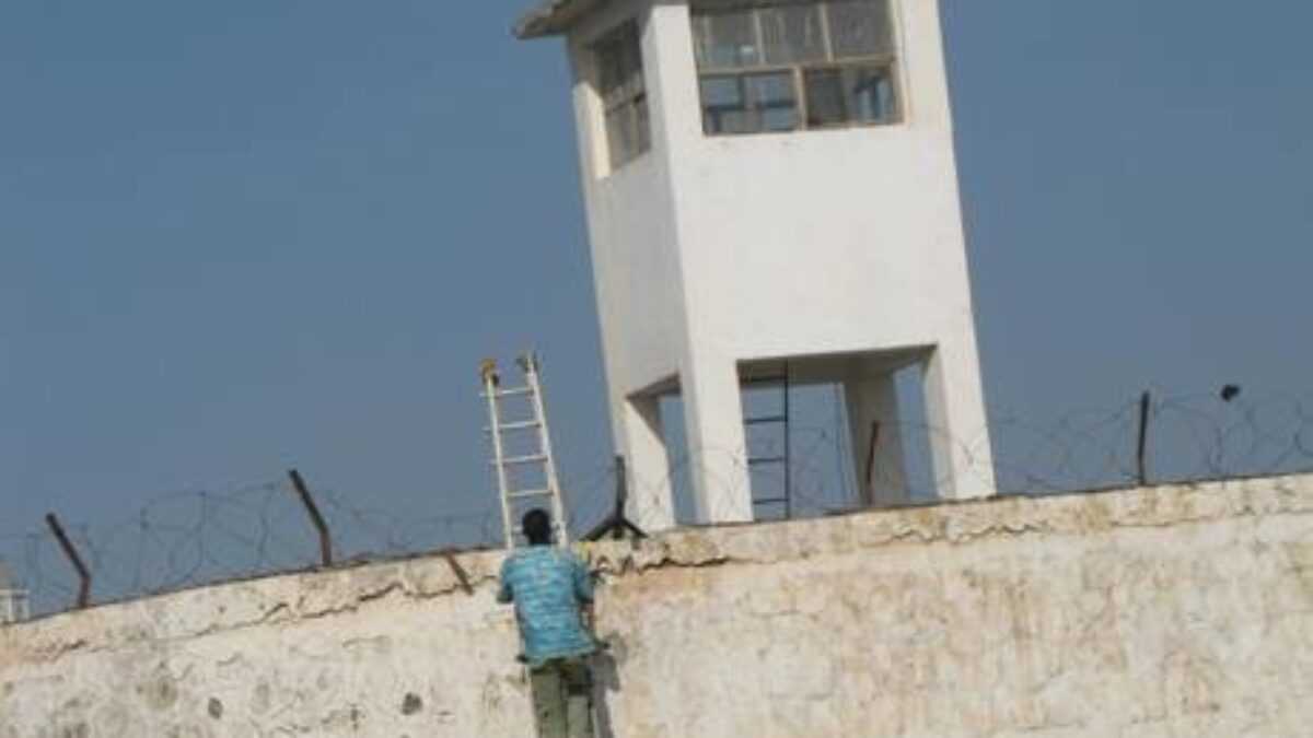 Sénégal : évasion à la prison où est incarcéré Karim Wade