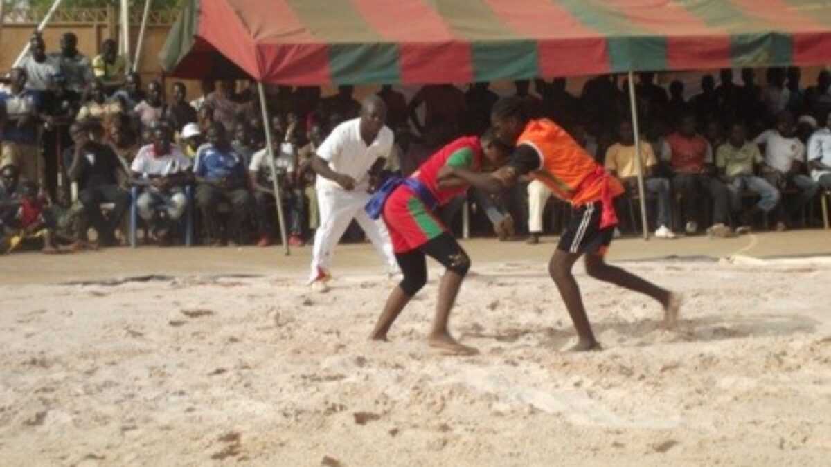 Lutte traditionnelle : les femmes entrent en lice au tournoi de la CEDEAO