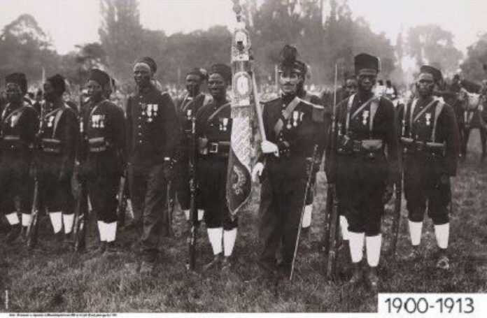 Soldats noirs : Troupes françaises et américaines dans les deux guerres ...