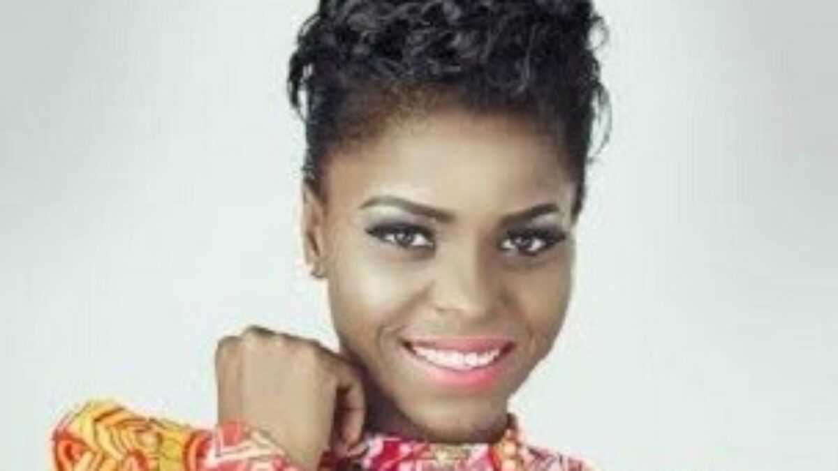 La camerounaise Daphne reçoit au Ghana le trophée de Meilleure artiste ...