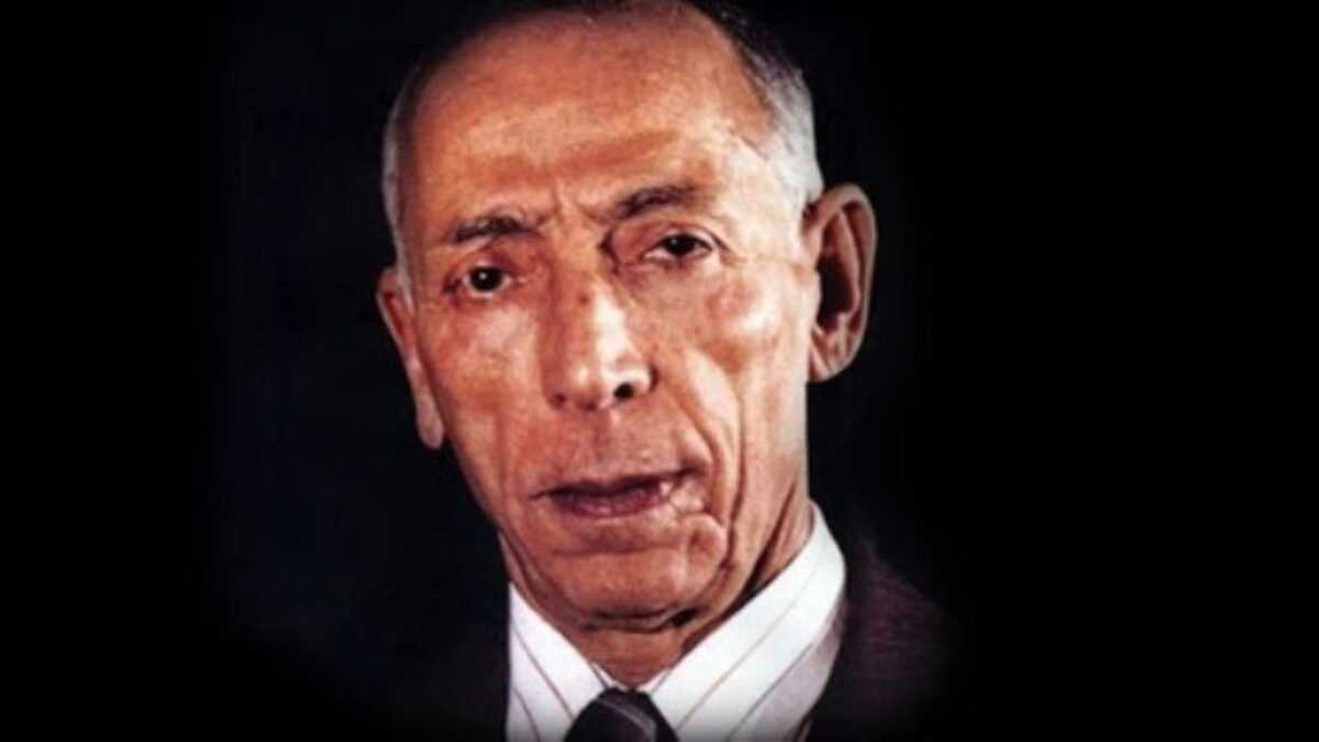 Algérie : la statue de l’ancien Président Mohamed Boudiaf dans un état ...