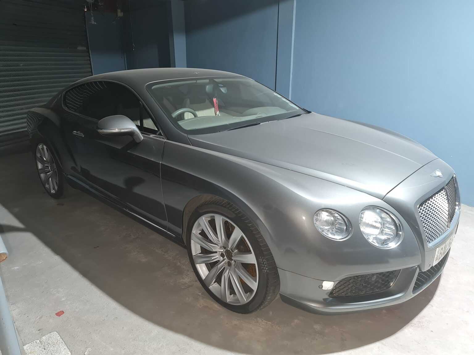 Oscar Chavula bénit Difikoti avec une Bentley