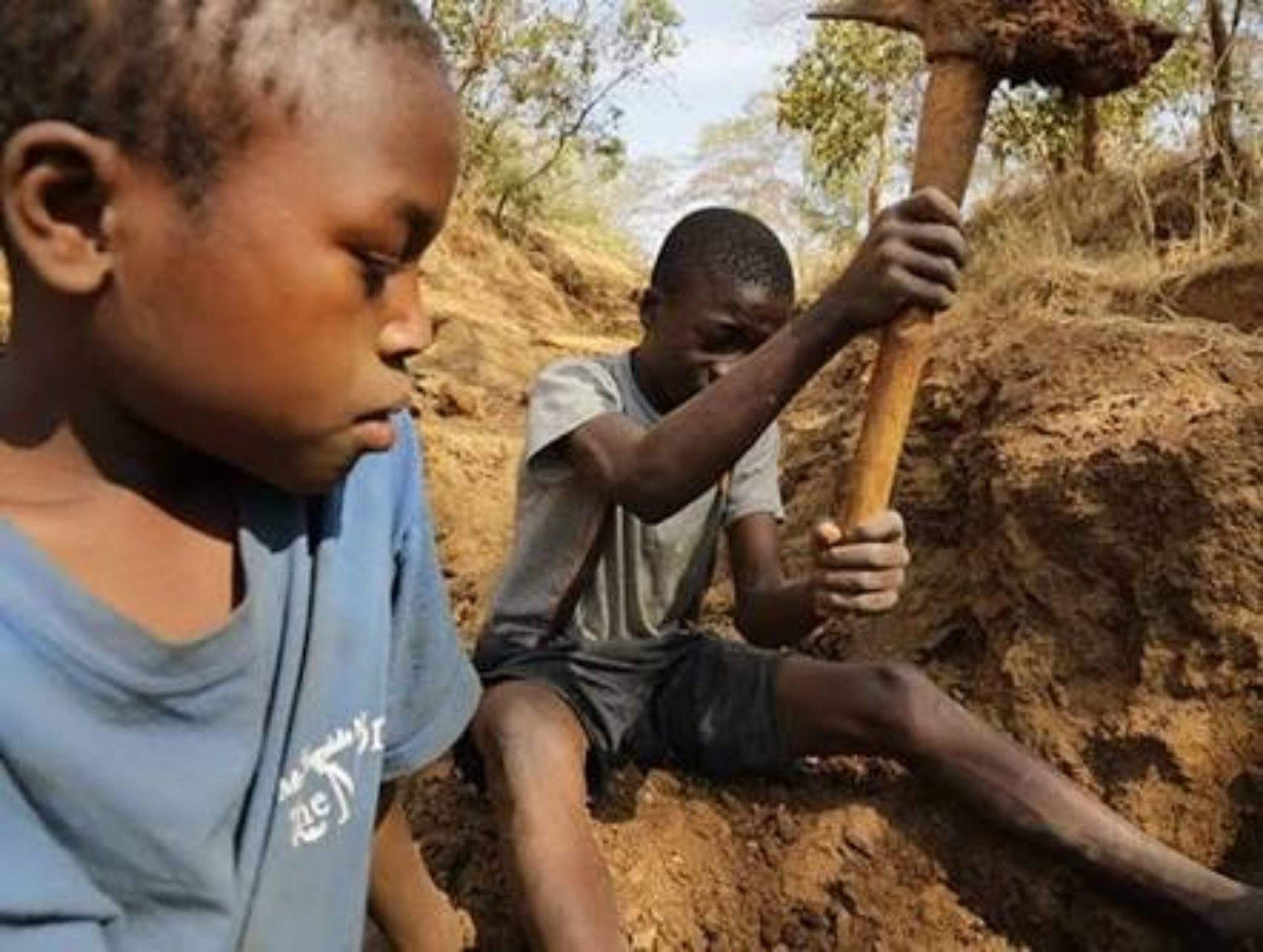 Zimbabwe : le confinement accentue le travail des enfants dans les mines