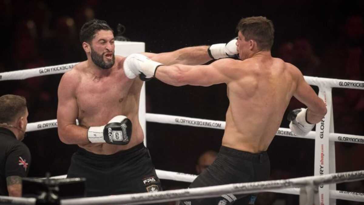 Le Marocain Jamal Ben Saddik affronte le Roumain Benjamin Adegbuyi, ce ...