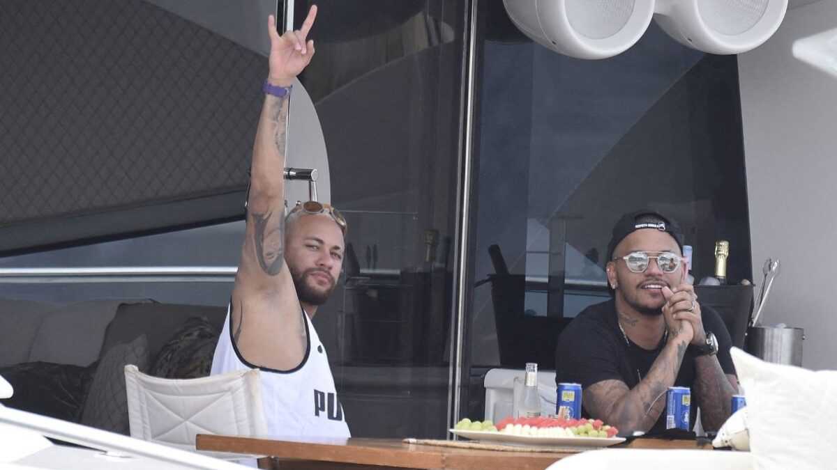 Après CR7, Messi, Mahrez et Hakimi, Neymar en vacances à Ibiza