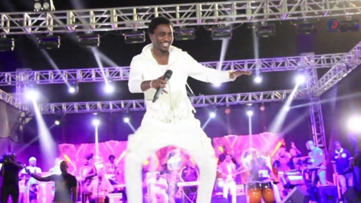 Triple concert de Wally Ballago Seck en Gambie Triple concert de Wally Ballago Seck en Gambie