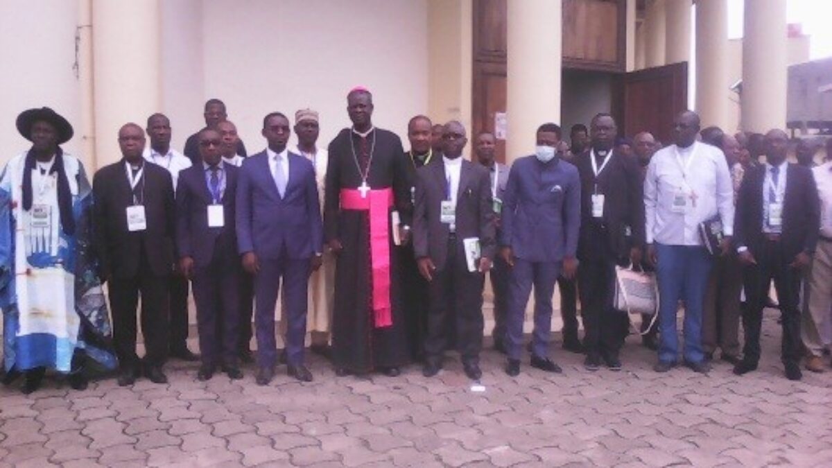 Cameroun : élaboration à Douala d’un guide pastoral sur la migration en ...