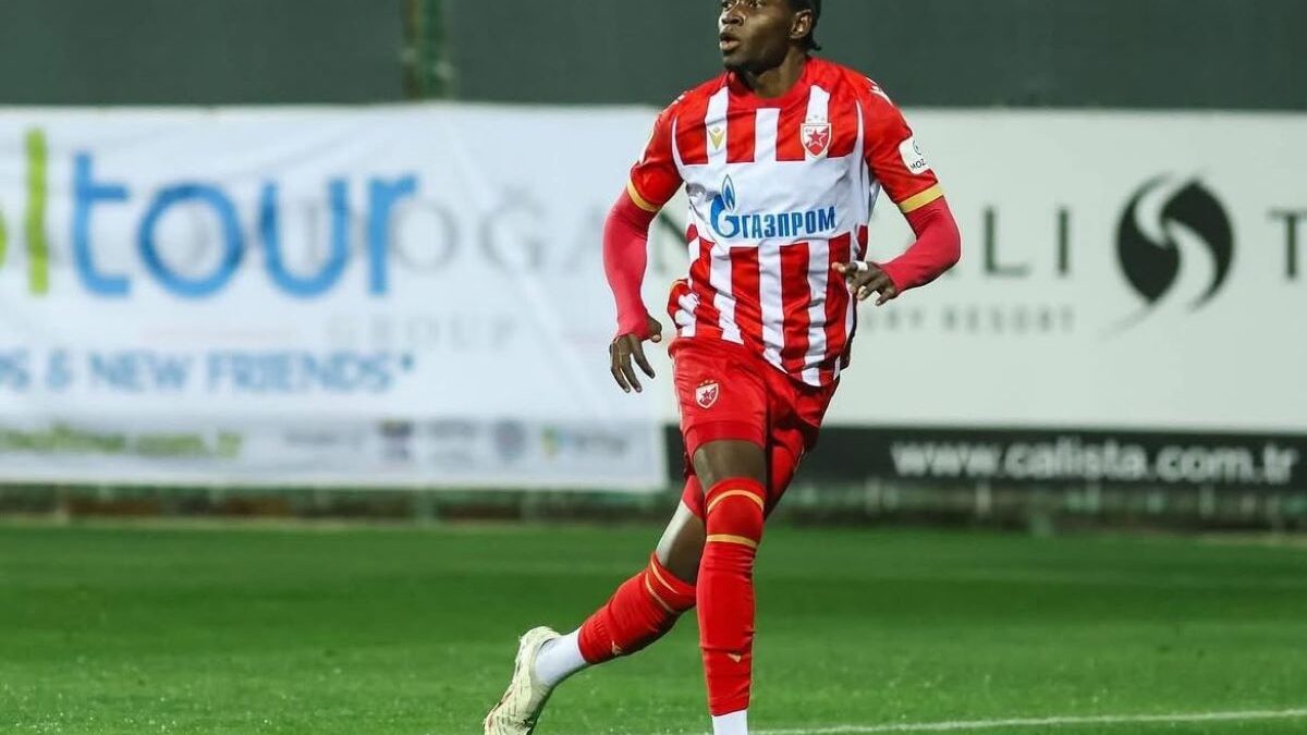 L'AS Saint-Etienne renforce son secteur défensif avec Ebenezer Annan