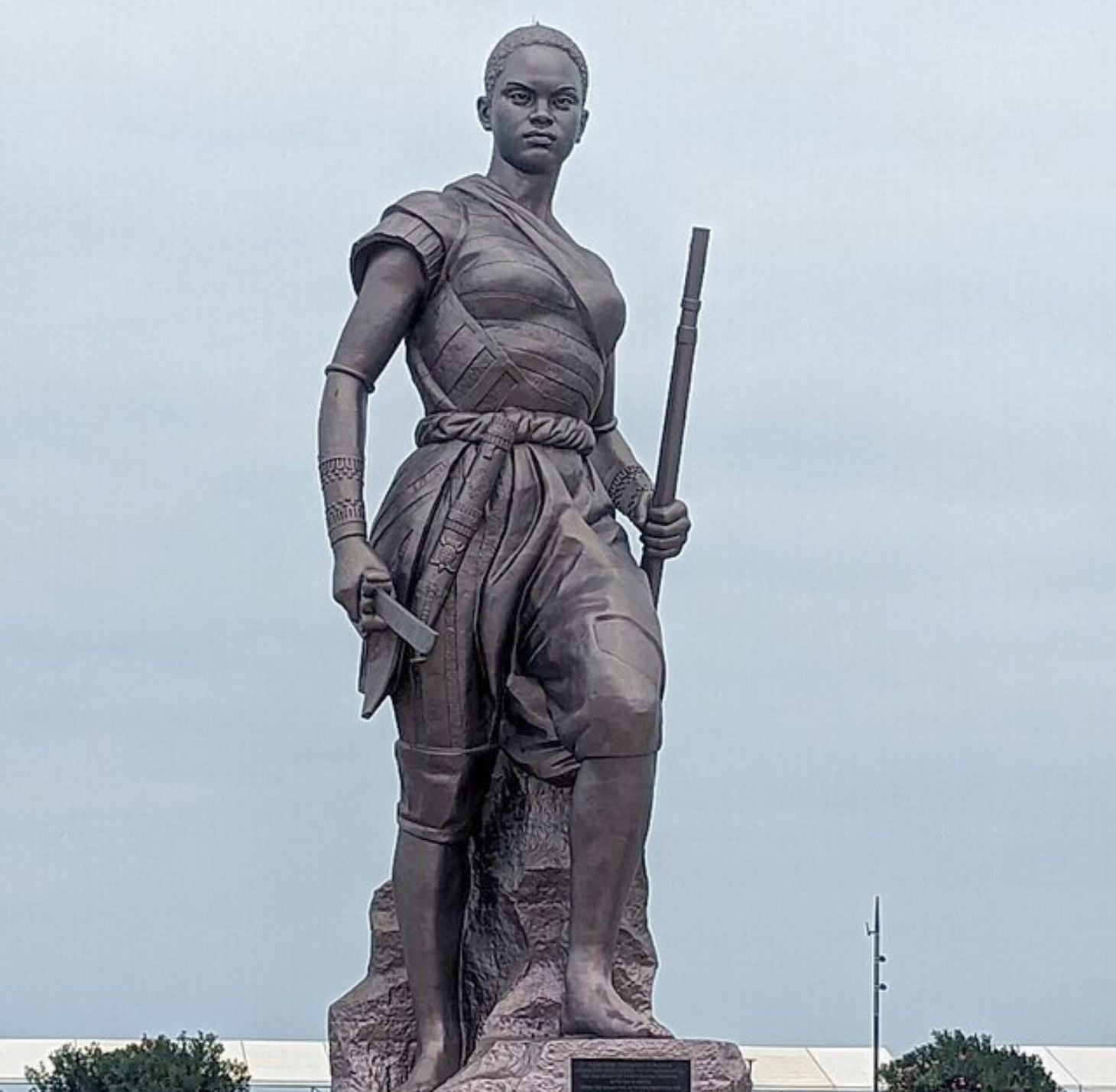 Qui étaient les Amazones du Dahomey ? Au Bénin, un monument raconte ...